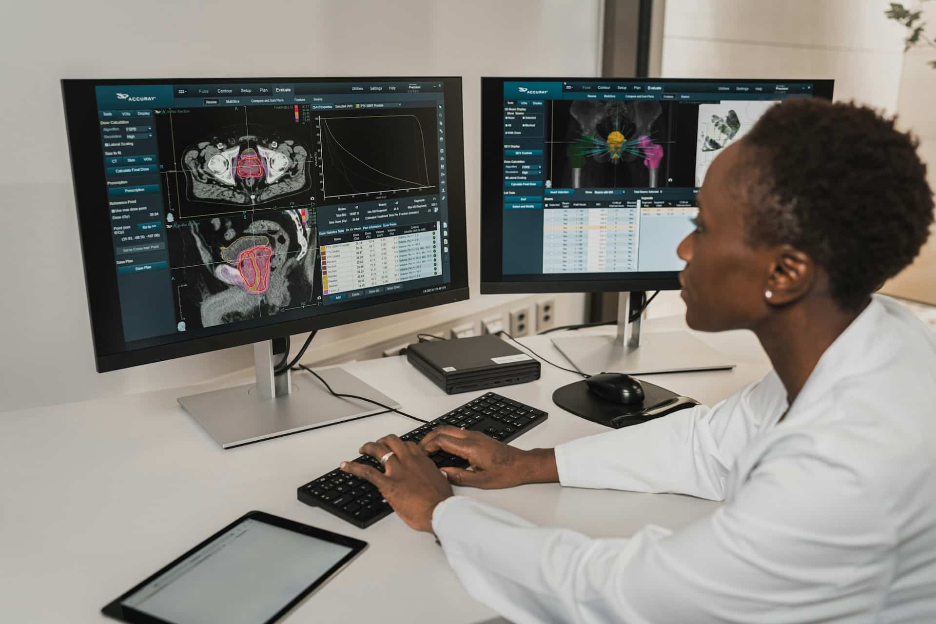 Web Applications with Embedded DICOM Viewer Web Applications with Embedded DICOM Viewer